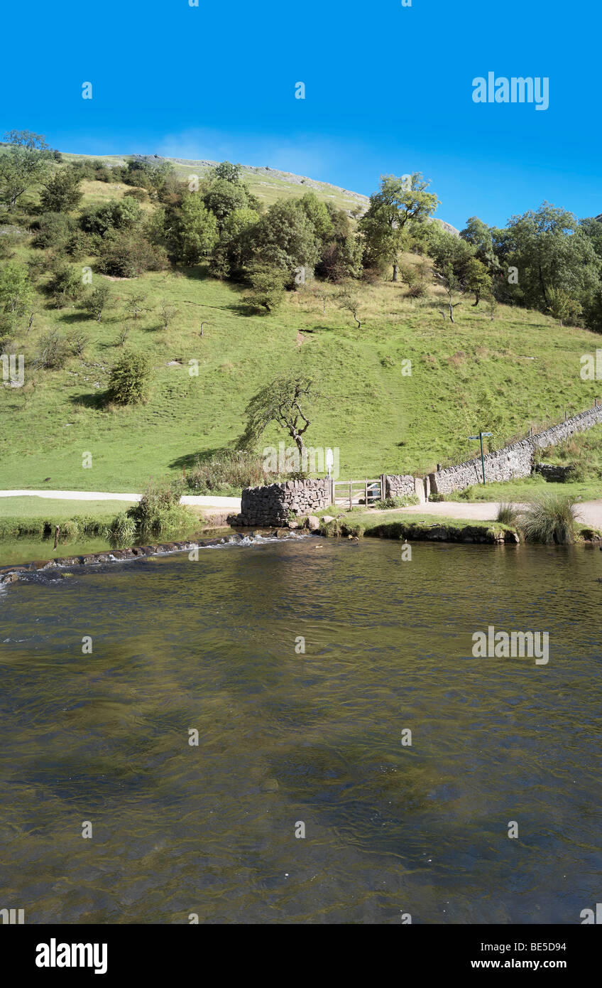 river dove dovedale peak district national park derbyshire ...