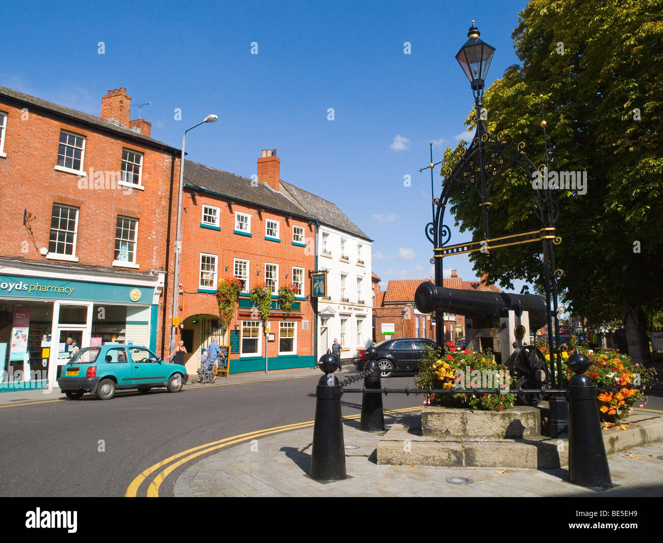 The Sebastopol Cannon in Cannon Square, in pretty market town of ...