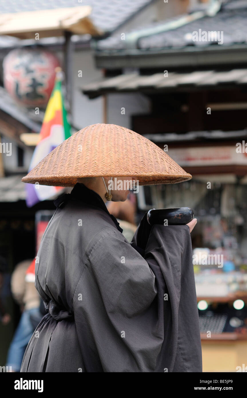 Mendicant nun, Kiyomizu-dera temple, Kyoto, Japan, Asia Stock Photo - Alamy