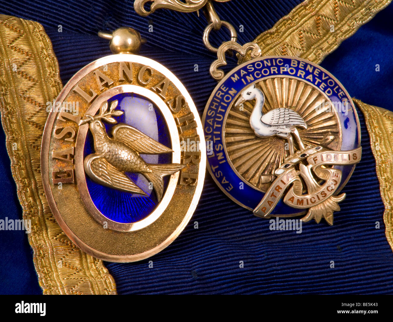 Freemason lodge medal insignia masonry hi-res stock photography and ...