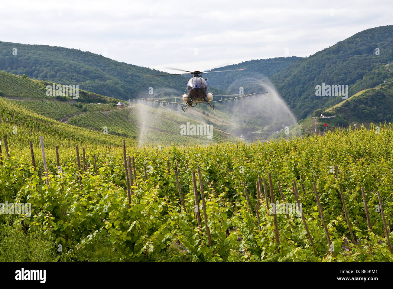 Helicopter vineyard spraying hi-res stock photography and images - Alamy