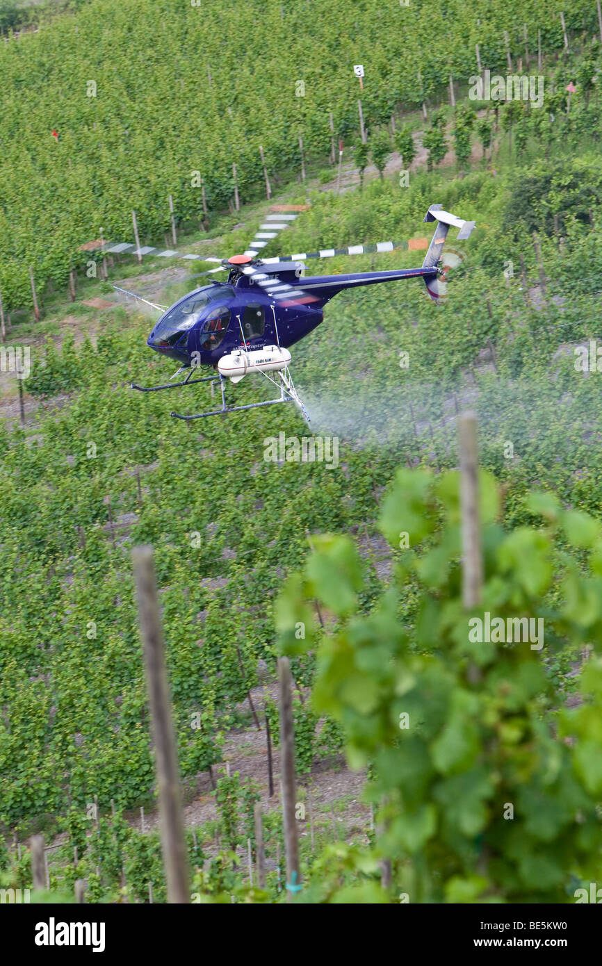 Helicopter vineyard spraying hi-res stock photography and images - Alamy