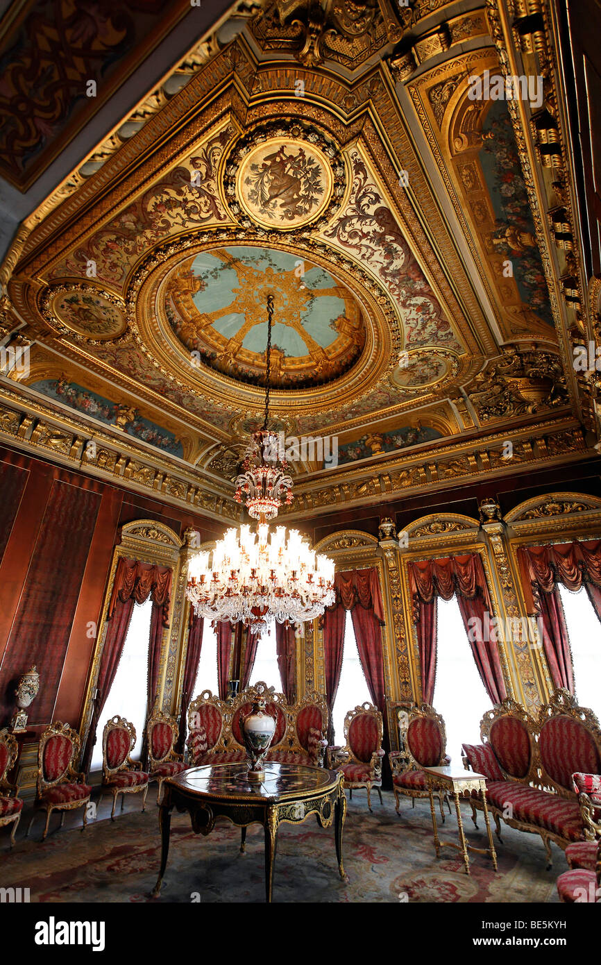 Full ceremonial room at the Dolmabahce Palace, Sultan's palace from the ...