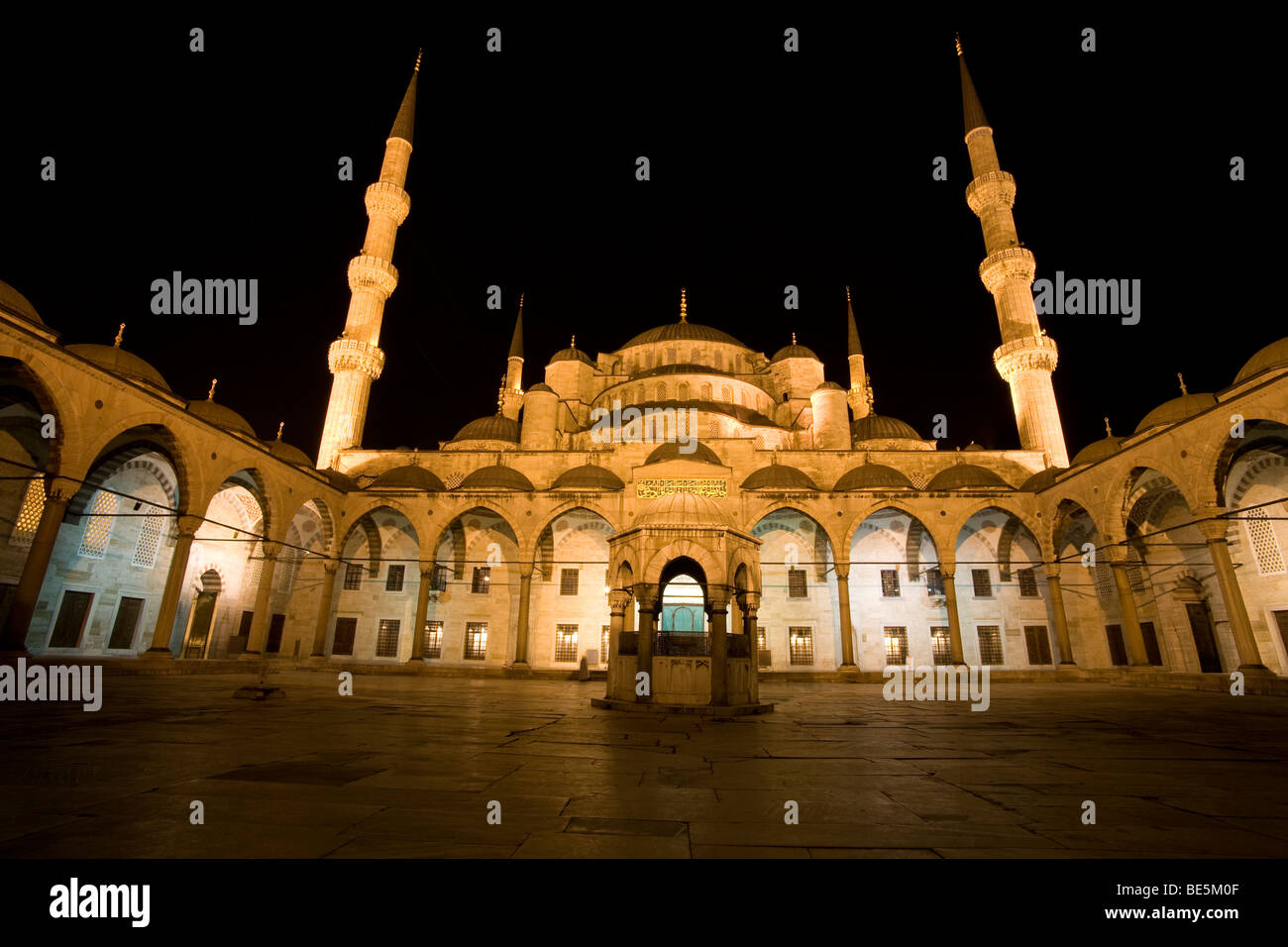 Blue Mosque at Night, Istanbul, Turkey March 2009 Stock Photo - Alamy