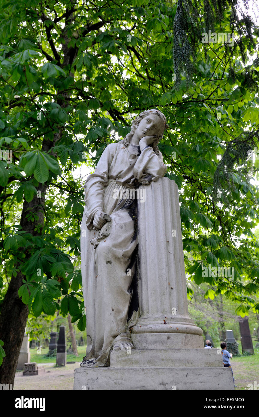 Statue female bored hi-res stock photography and images - Alamy
