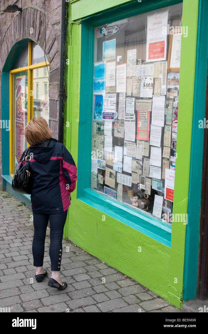 Shop window posters hi-res stock photography and images - Alamy