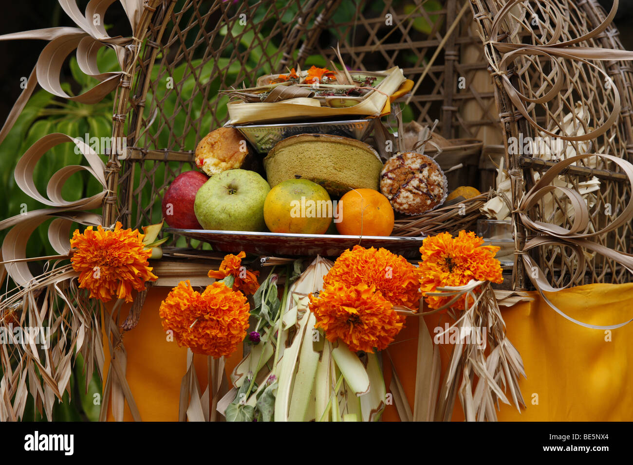 Home altar hi-res stock photography and images - Alamy