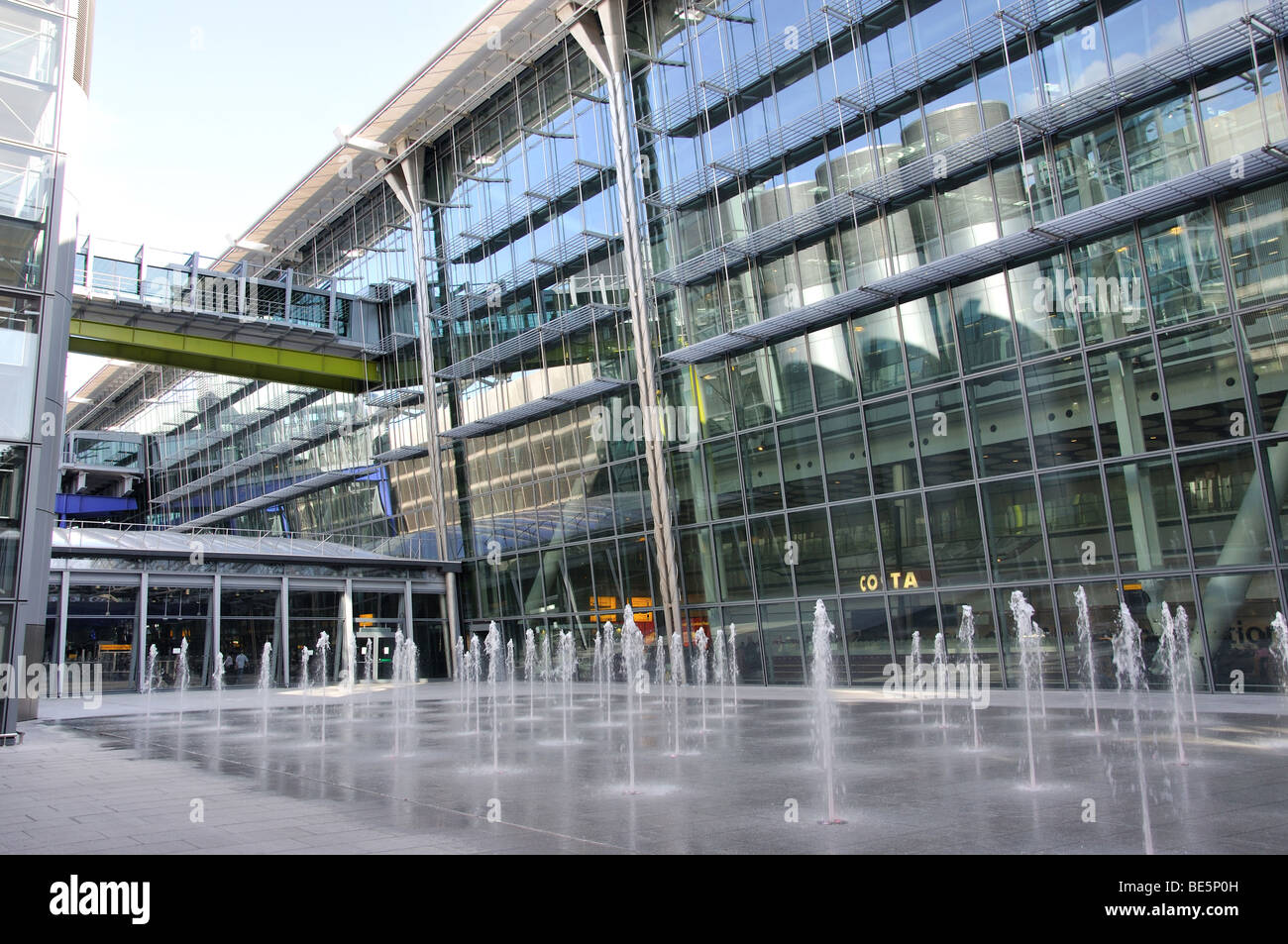 Inner courtyard fountain, Terminal 5, Heathrow Airport. London Borough ...