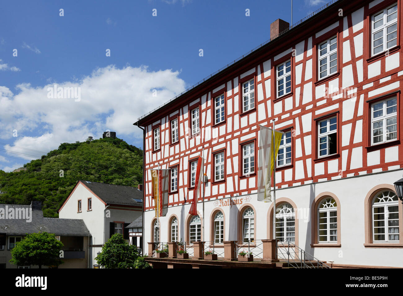 Town hall in Lorch, Nollig castle ruins, Hesse, Germany, Europe Stock ...