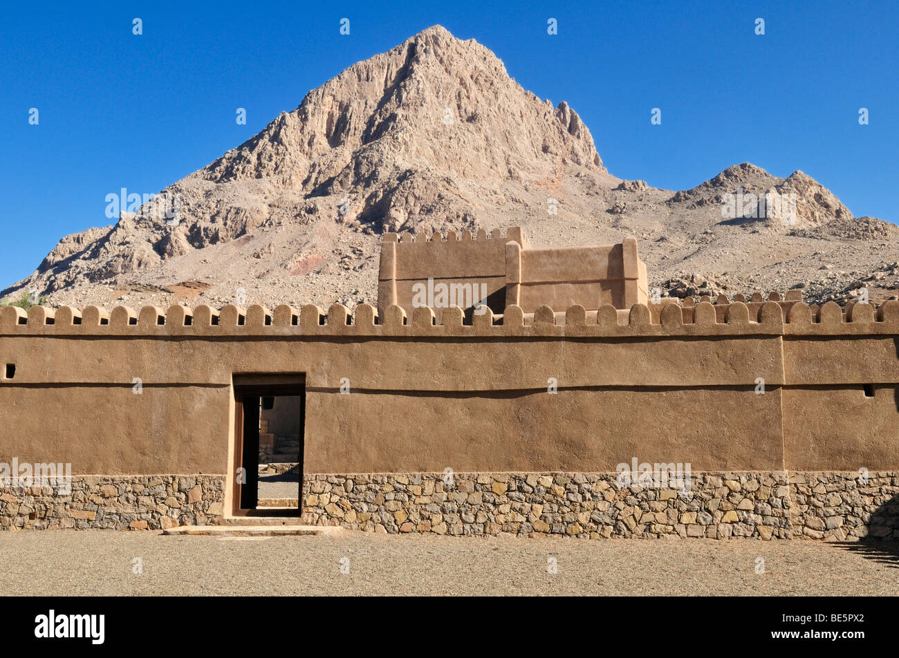 Historic adobe fortification Yanqul Fort or Castle, Hajar al Gharbi ...