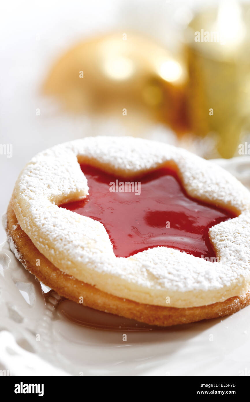 Jam biscuits hi-res stock photography and images - Alamy