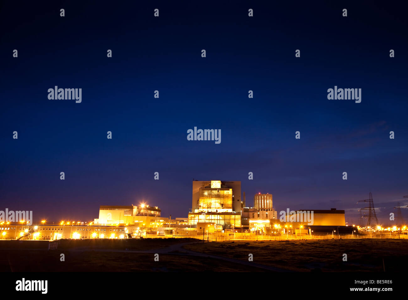 Dungeness Nuclear Power Station at night Stock Photo - Alamy