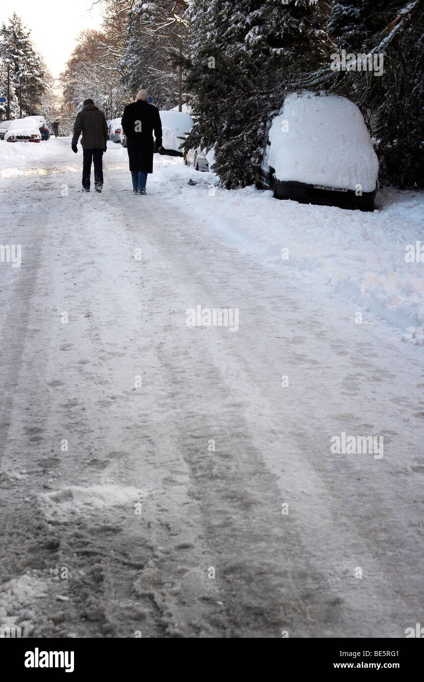 People out walking in the snow Stock Photo - Alamy