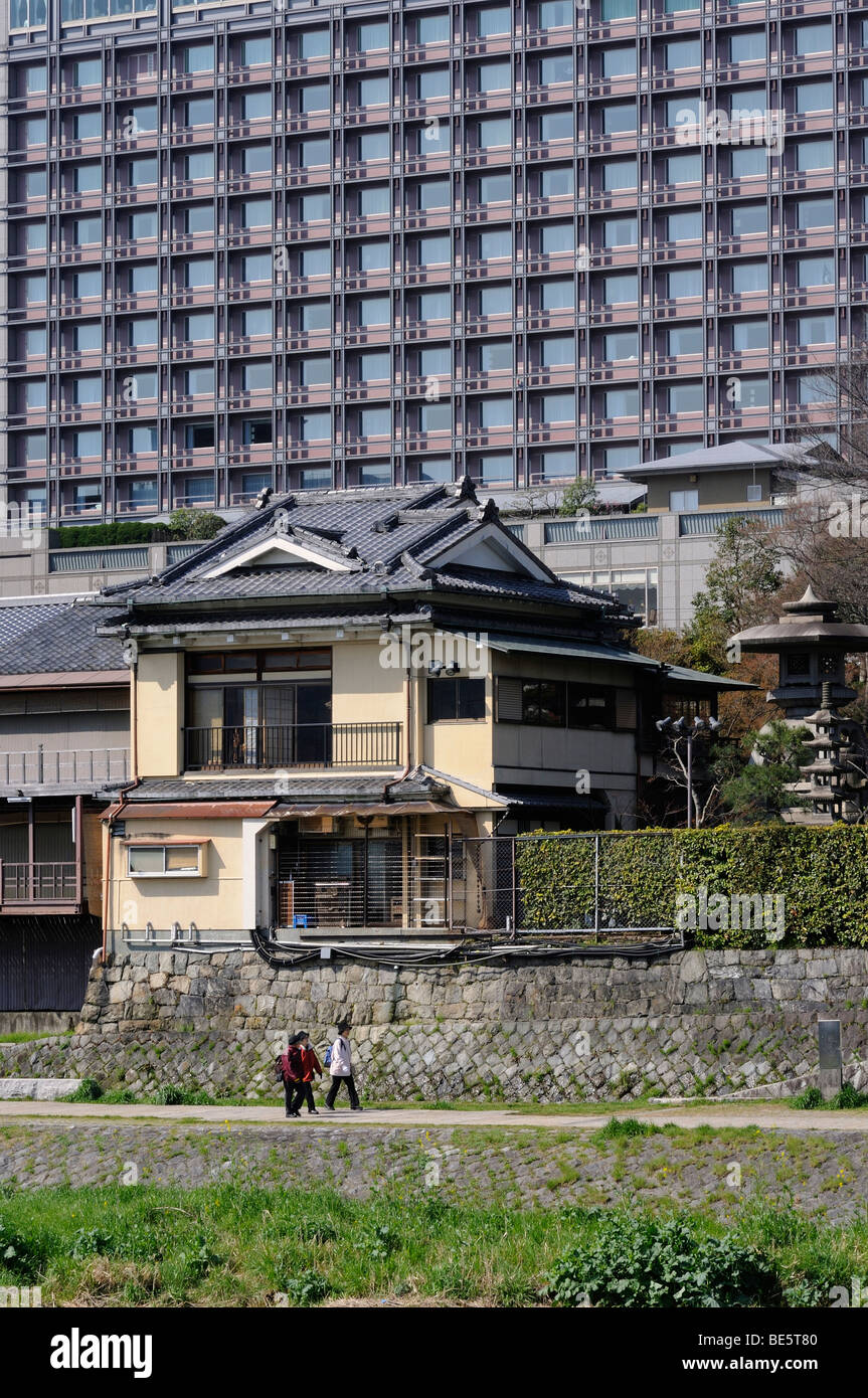 Facades of japanese buildings in kyoto hi-res stock photography and ...