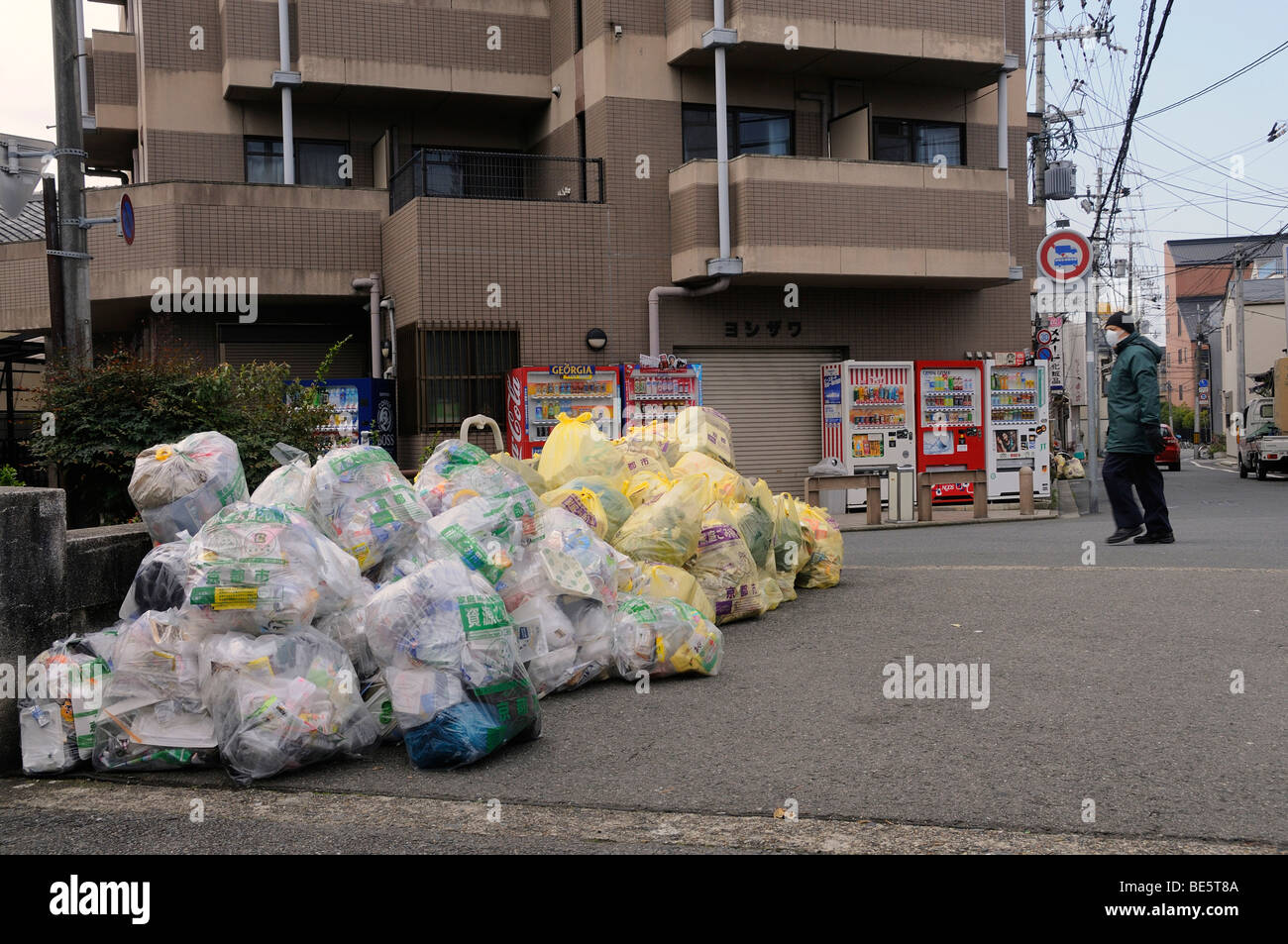 Japan lack of space hi-res stock photography and images - Alamy