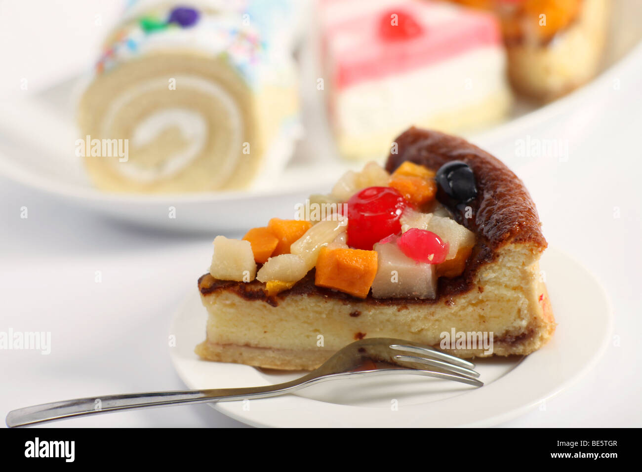 Horizontal view of a slice of a fruit-topped sponge cake slice Stock ...