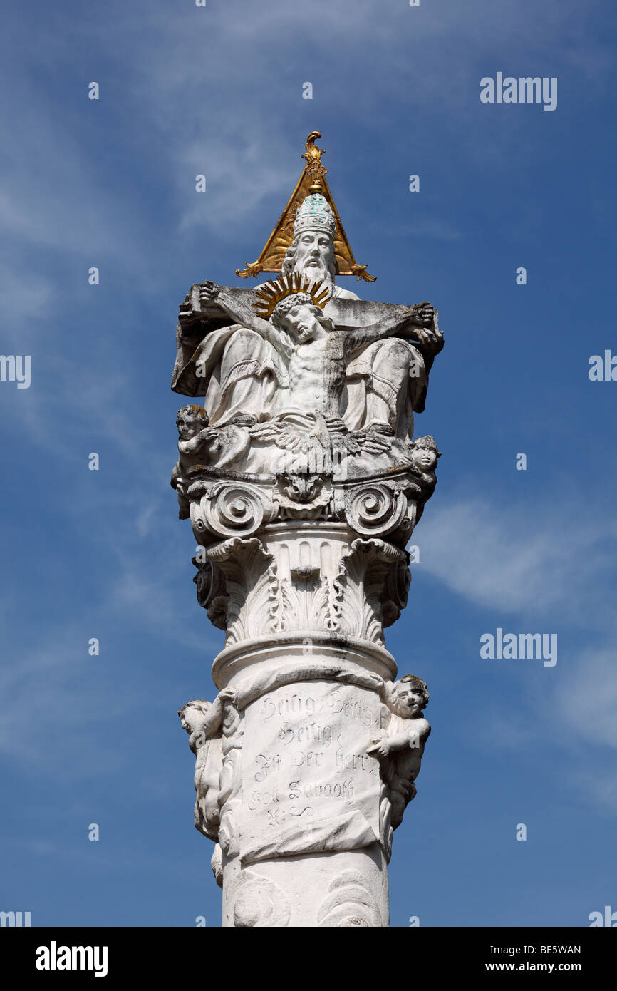 Pillar sculptures hi-res stock photography and images - Alamy