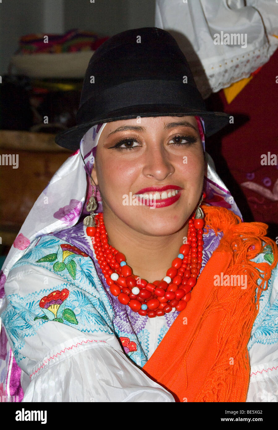 Ecuadorian women in traditional dress Stock Photo - Alamy