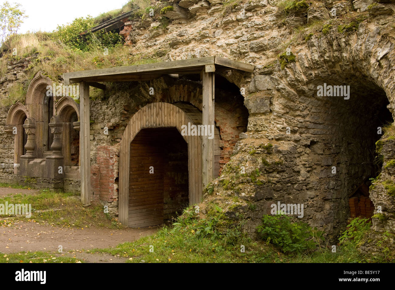 Arch shape hi-res stock photography and images - Alamy