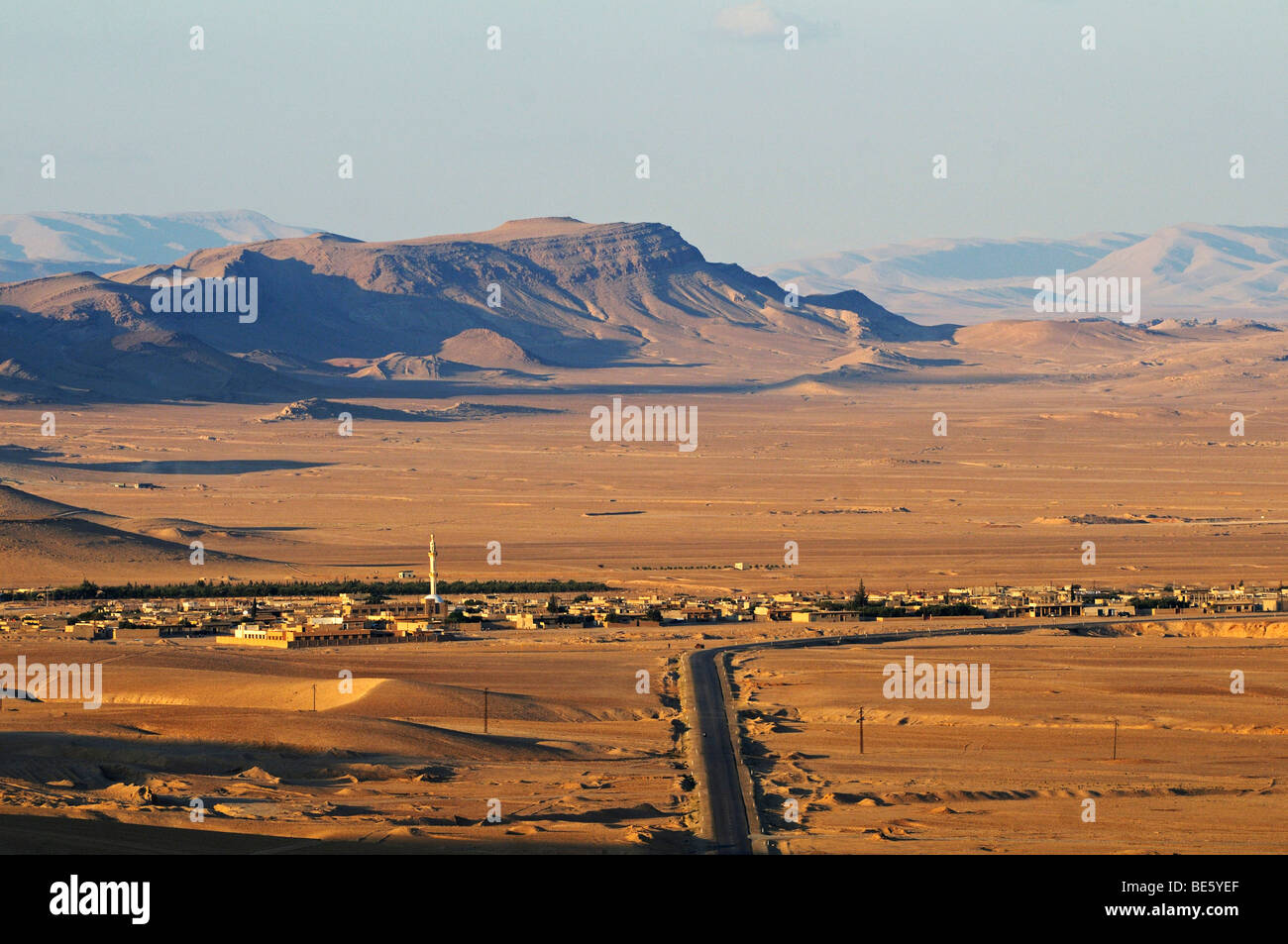 Syrian desert landscape hi-res stock photography and images - Alamy