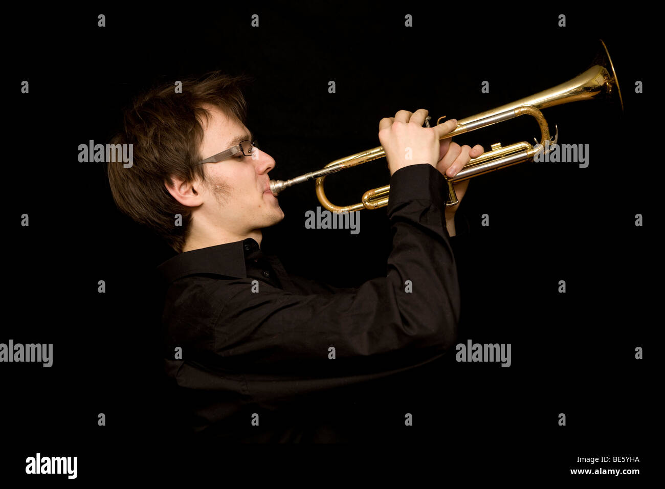 Old man playing trumpet hi-res stock photography and images - Alamy