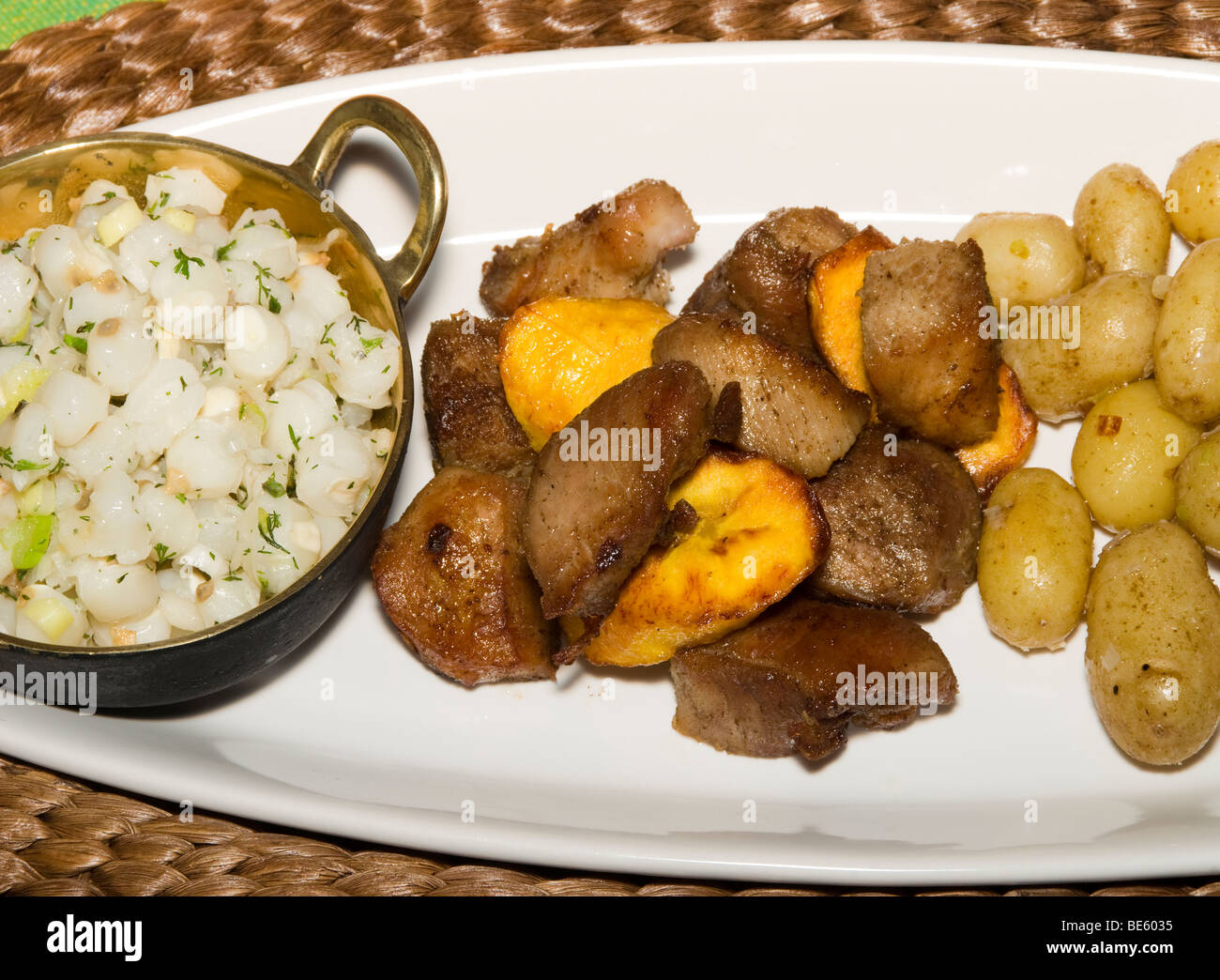 Cerdo hornado ecuador hi-res stock photography and images - Alamy