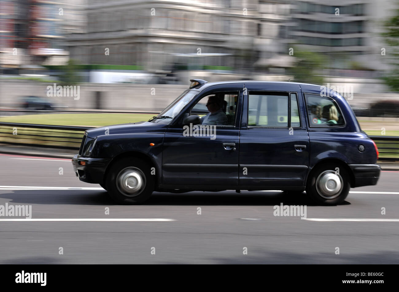Uk taxi cab hi-res stock photography and images - Alamy