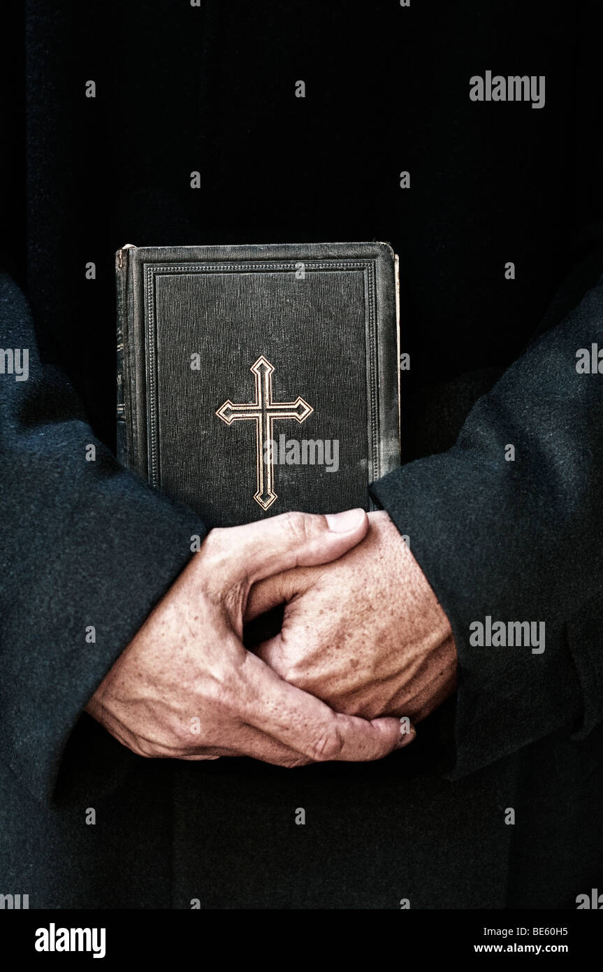 Catholic priest hi-res stock photography and images - Alamy