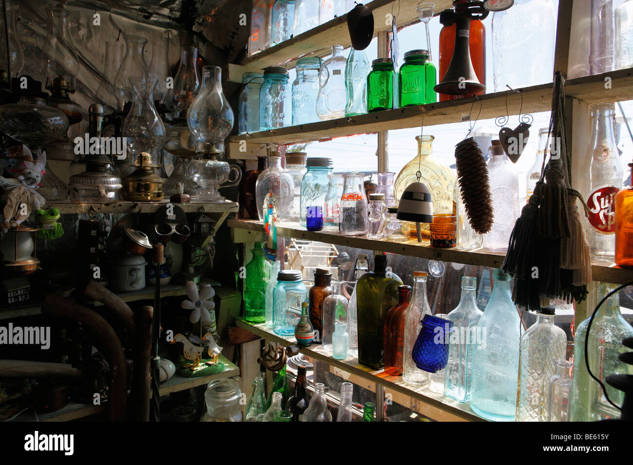 Junk store hi-res stock photography and images - Alamy