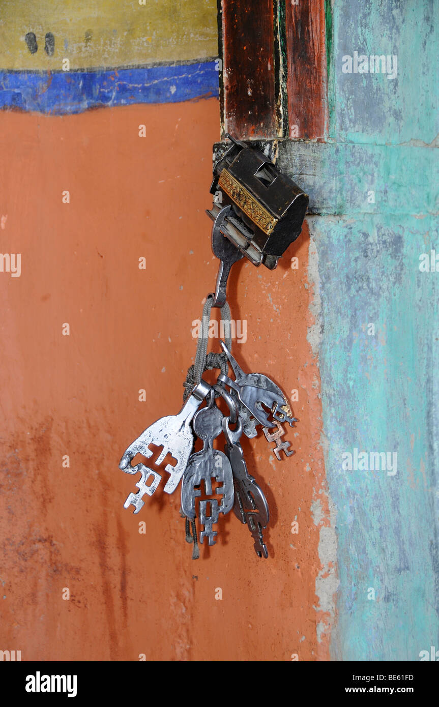Traditional lock on an old front door, Hundar oasis, Nubra Valley ...