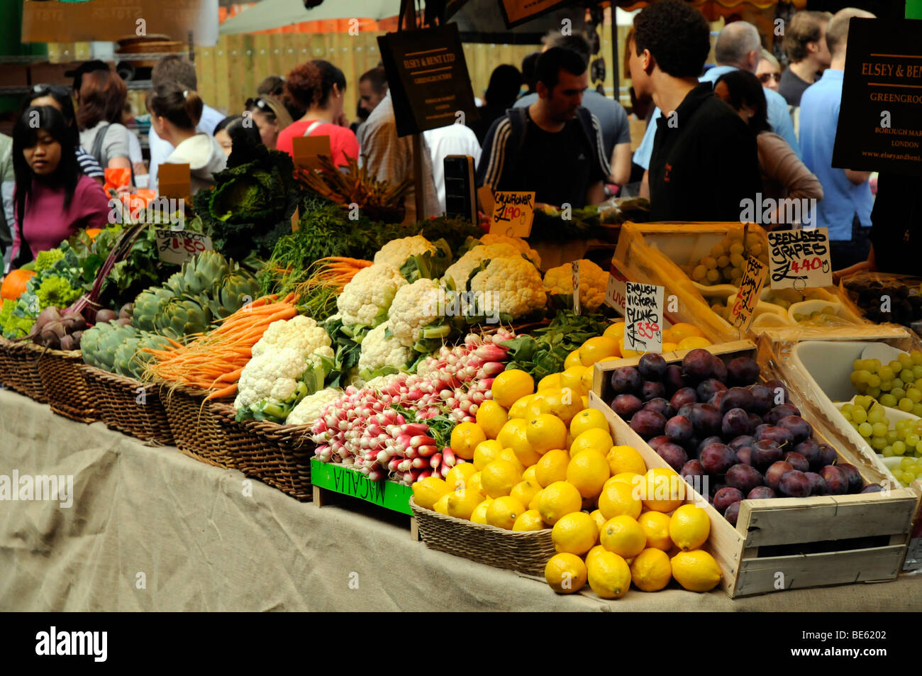 Stalls in Jubilee Market, part of Southwark's Borough Market, London ...