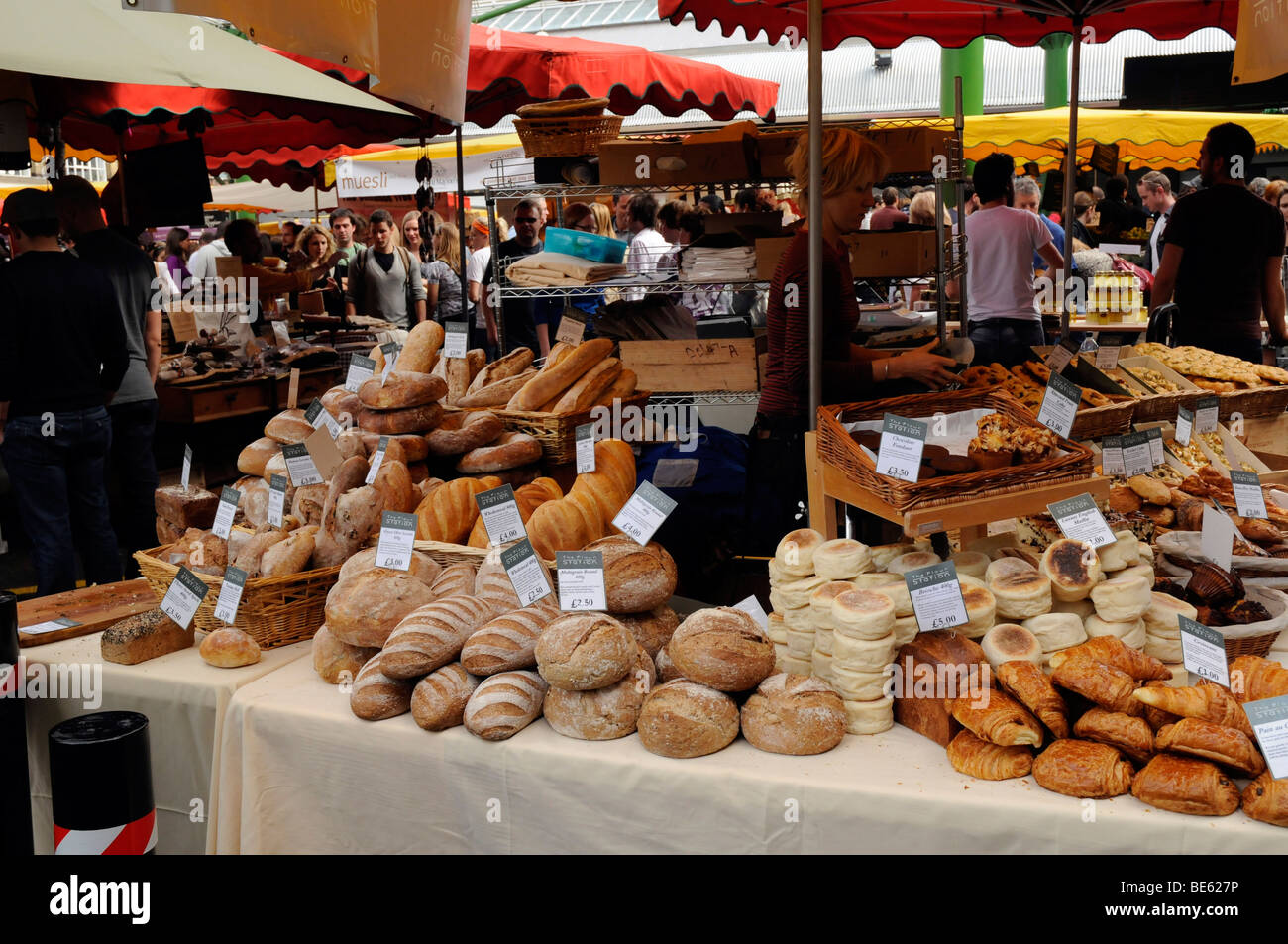 Bread stall in Jubilee Market, part of Southwark's Borough Market ...