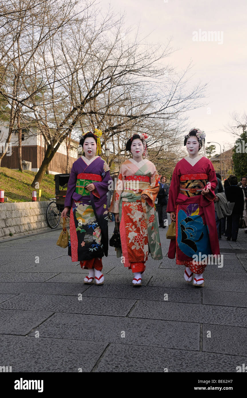Maiko geisha in training gion hi-res stock photography and images - Alamy