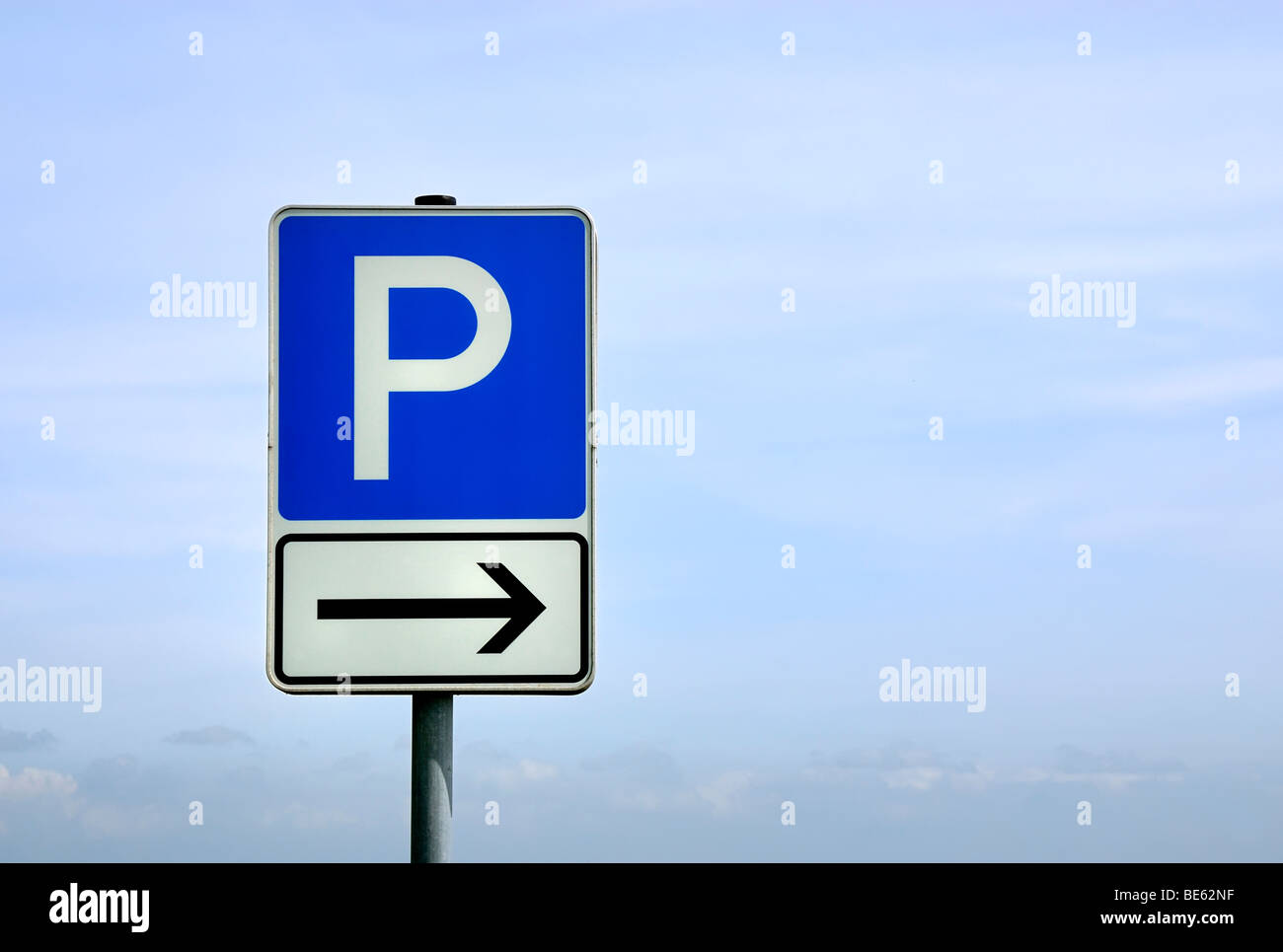 Traffic sign indicating the direction to a parking lot Stock Photo - Alamy