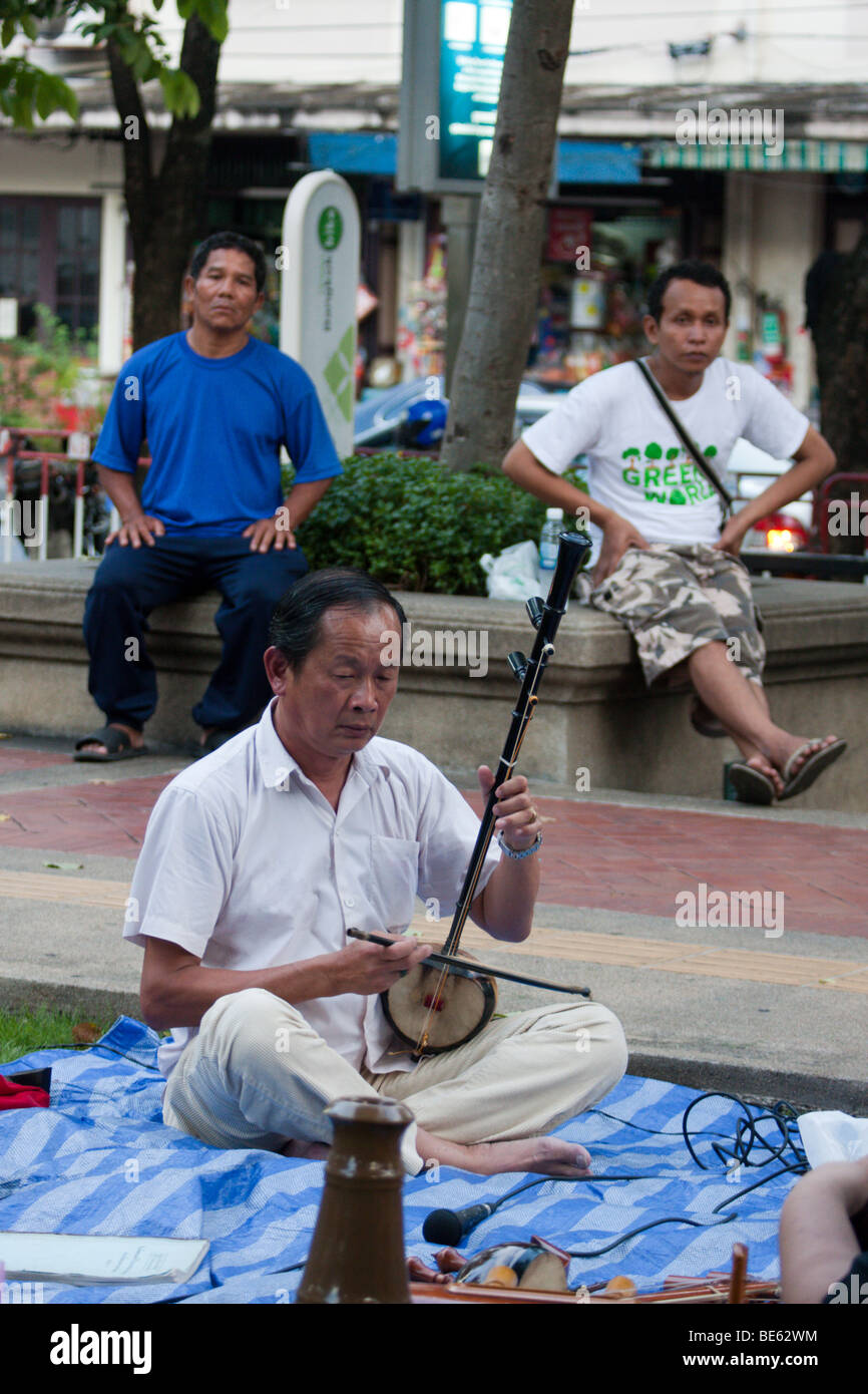Thai folk hi-res stock photography and images - Alamy