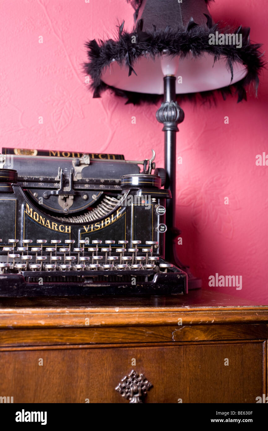 View of an old-fashioned typewriter, circa 1900-1920 Stock Photo - Alamy