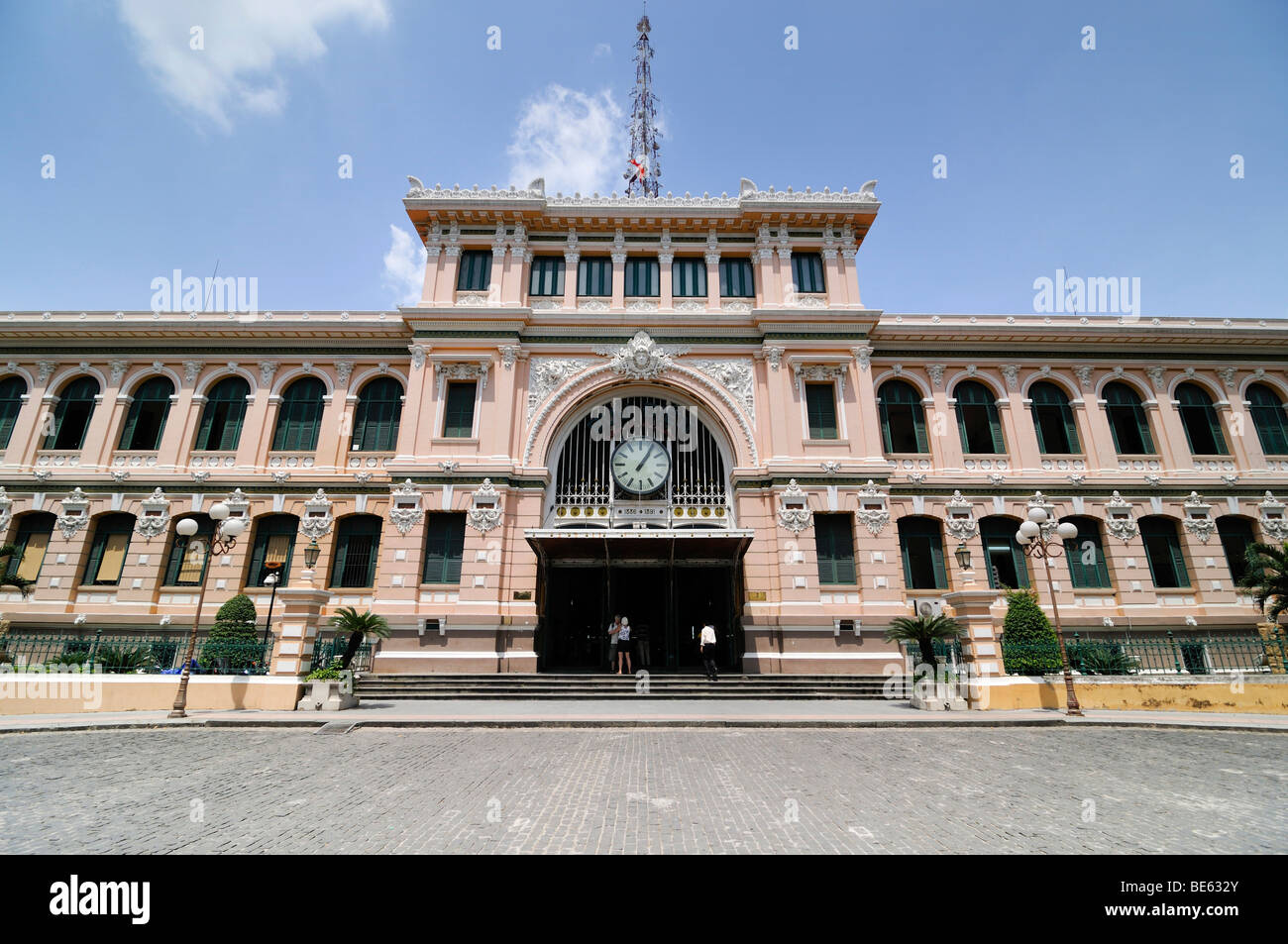 Building, entrance of the main post office, Ho Chi Minh City, Saigon ...