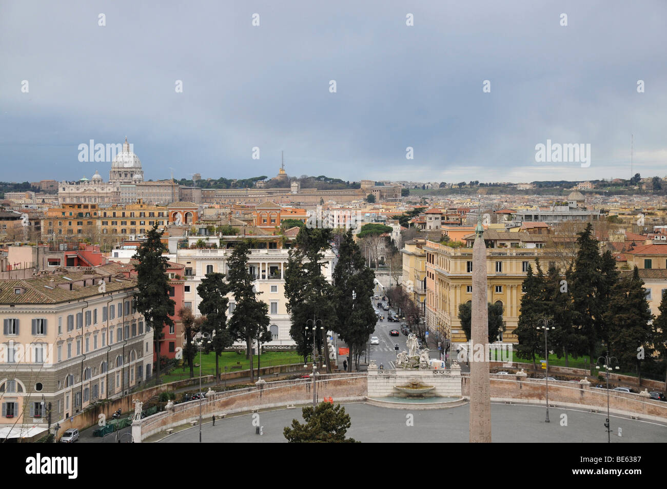 Street view rome italy hi-res stock photography and images - Alamy
