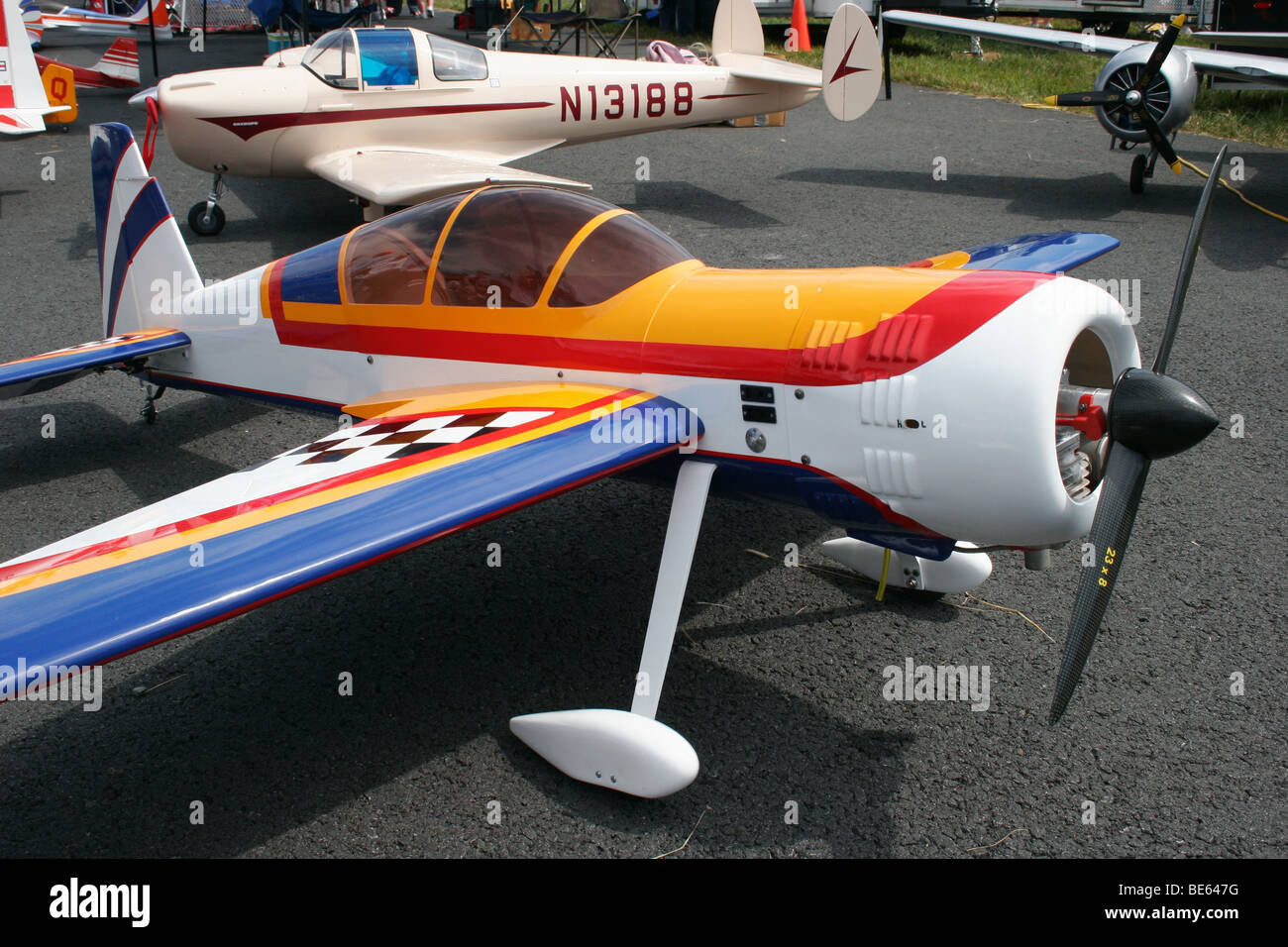 Flying model planes hi-res stock photography and images - Alamy