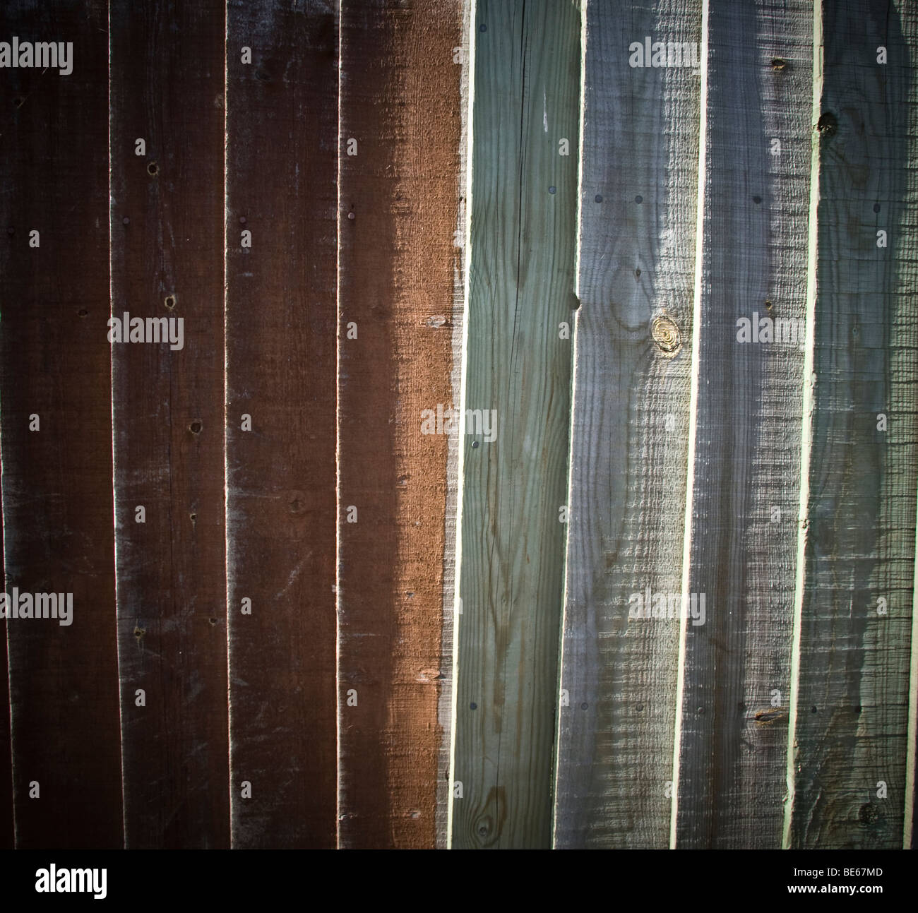 Vertical lines fence hi-res stock photography and images - Alamy