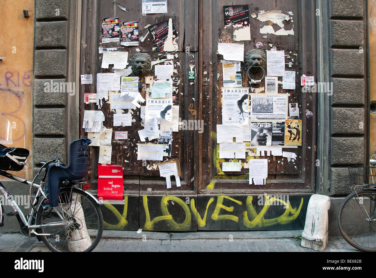 Graffiti billboards hi-res stock photography and images - Alamy