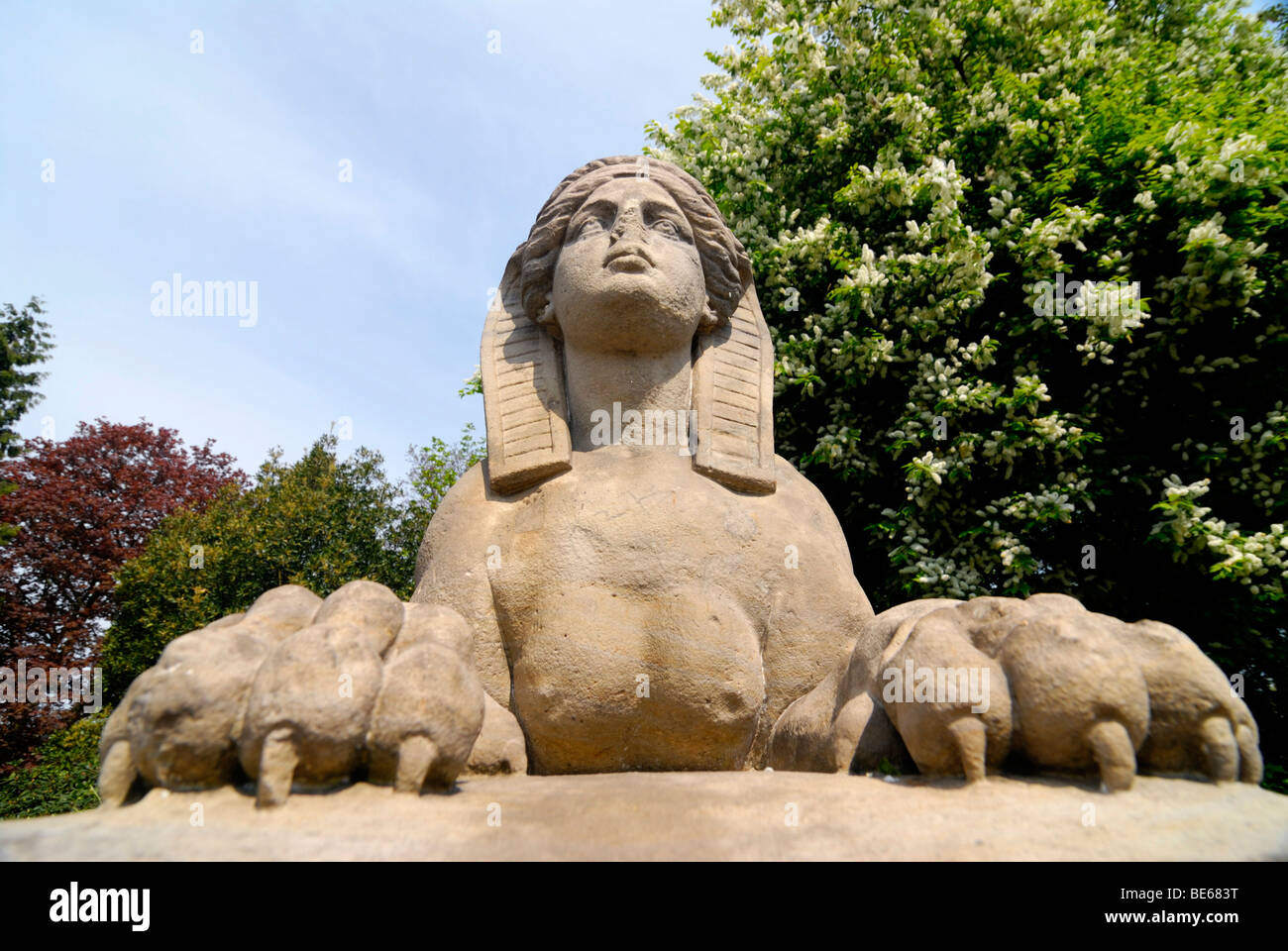 Liegende sphinx hi-res stock photography and images - Alamy