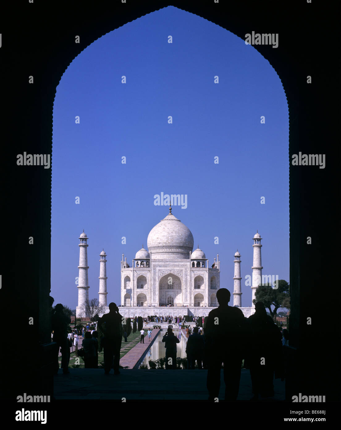 Taj Mahal in India through the entrance gate Stock Photo - Alamy