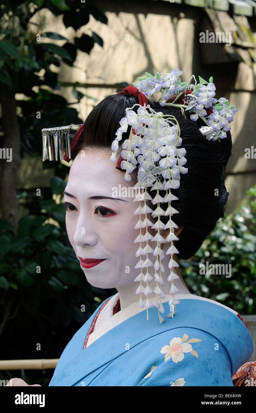 Geisha in training photos hi-res stock photography and images - Alamy