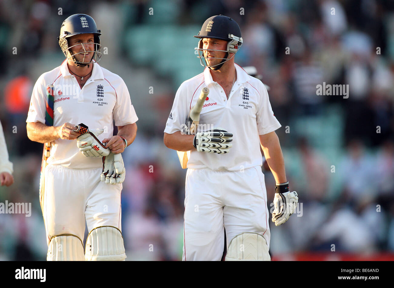 ANDREW STRAUSS & JONATHAN TROT 5TH ASHES TEST MATCH THE BRIT OVAL ...