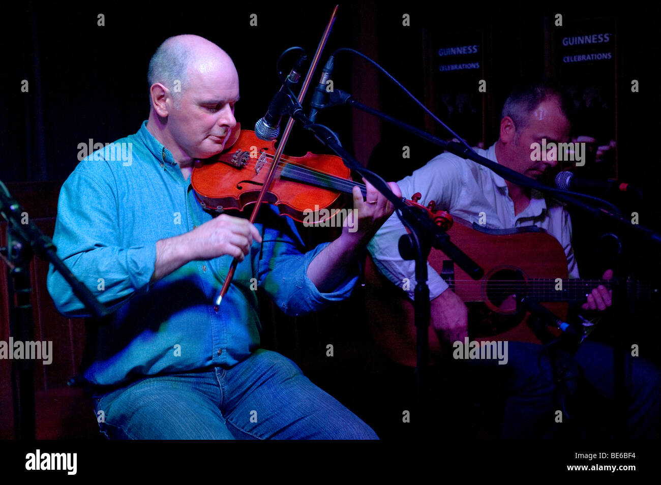 Pub belfast music hi-res stock photography and images - Alamy