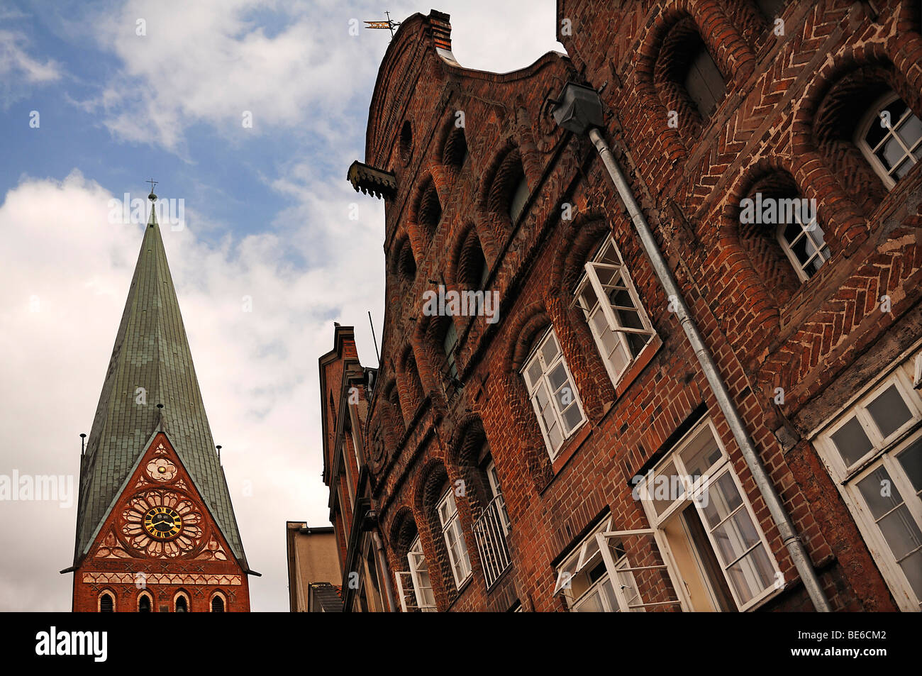 Old gabled houses, in the back the tower of St. John's Church ...