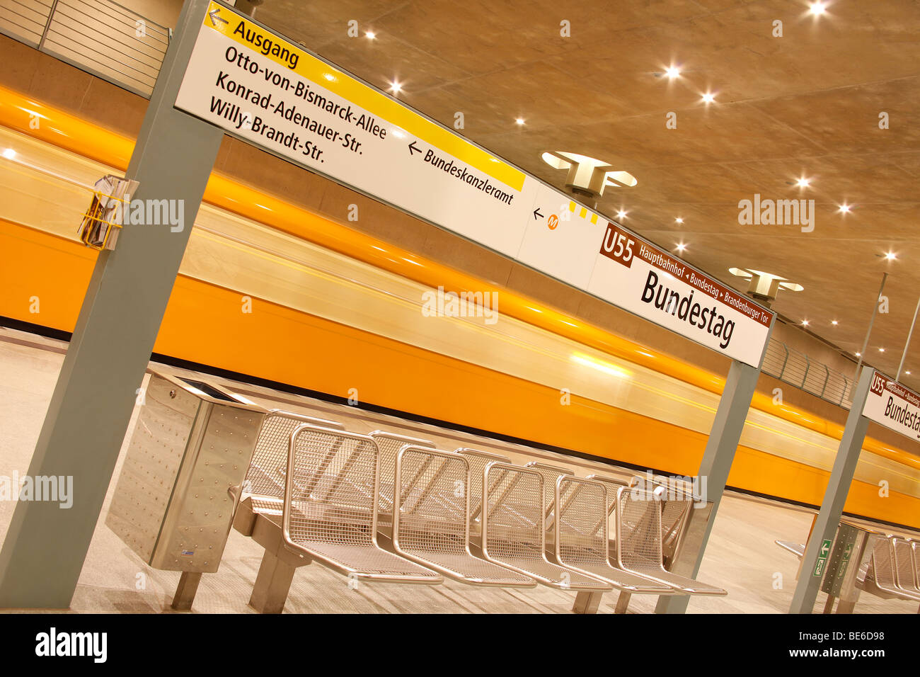 Berlin subway stations hi-res stock photography and images - Alamy