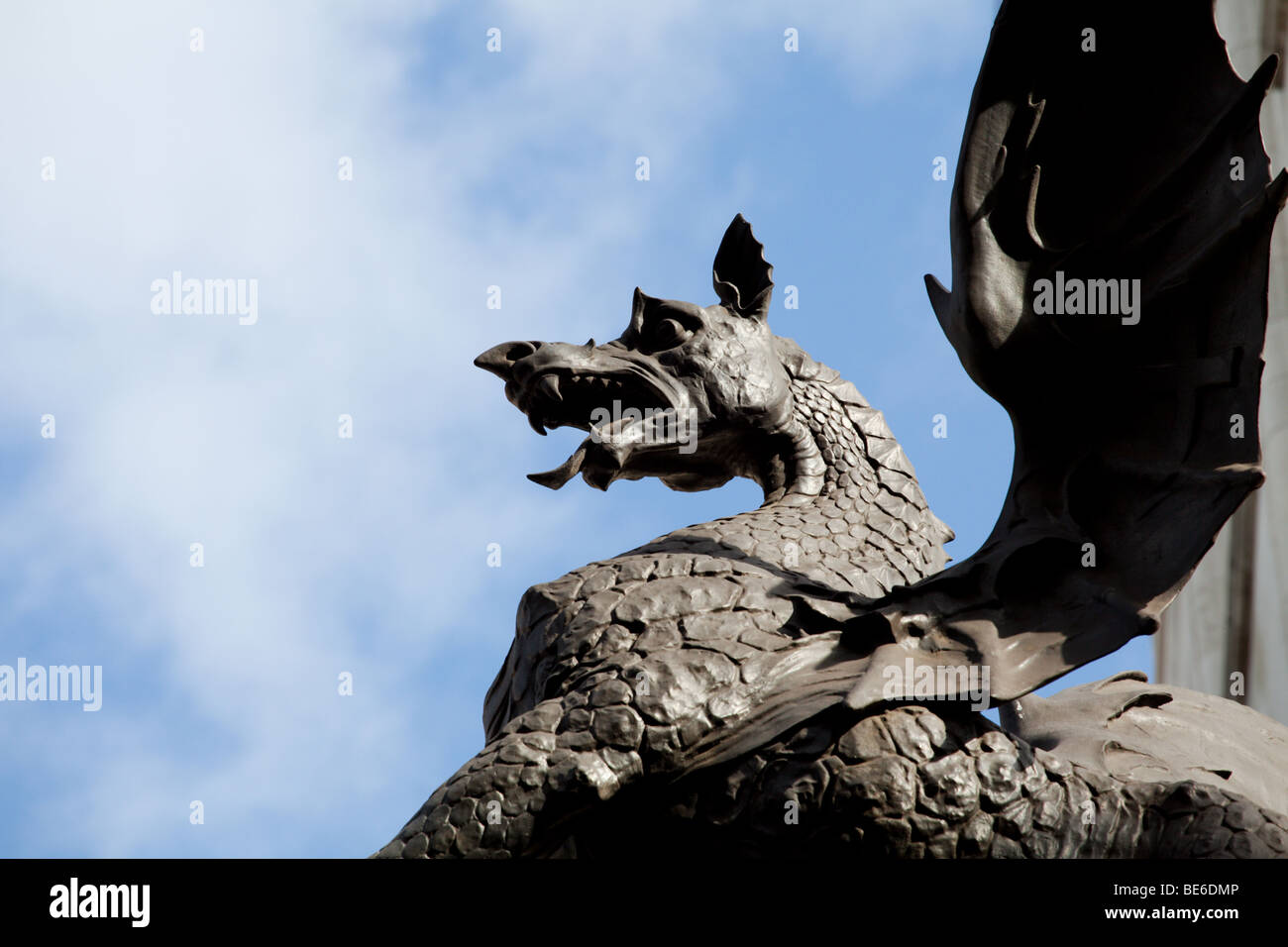 City of london dragon statue hi-res stock photography and images - Alamy