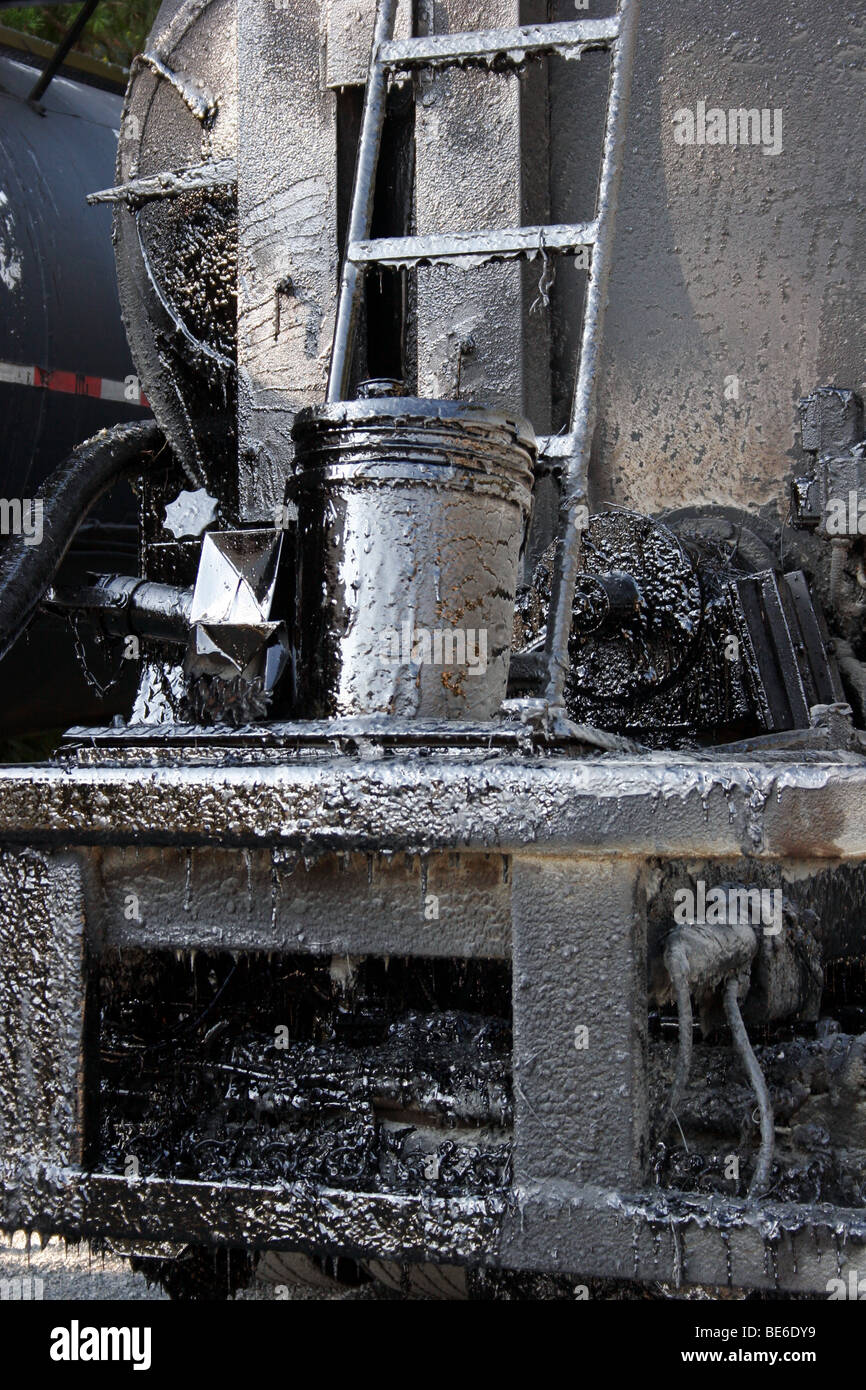 Tar roofing hi-res stock photography and images - Alamy